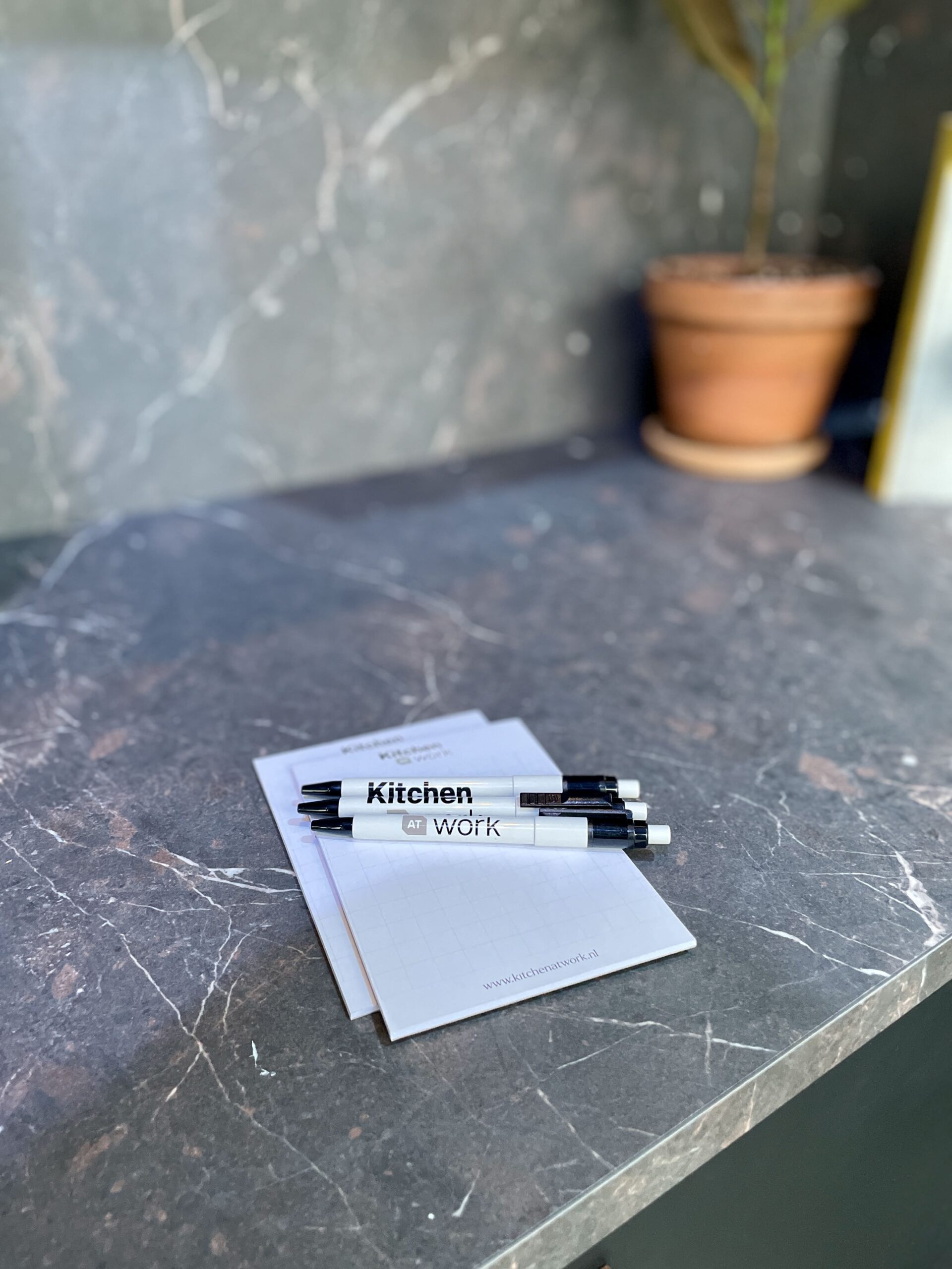 Kitchenette van Kitchen at Work: betaalbaar maatwerk